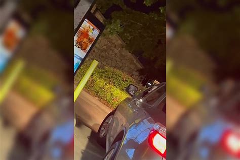 Dallas Taco Bell Worker Respectfully Cusses Out Guy In Drive Thru