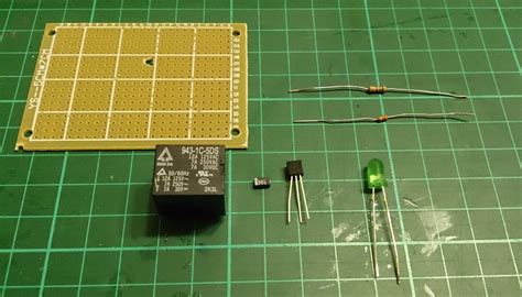 望著天空的螞蟻 使用繼電器 Relay 當成控制大電流的開關