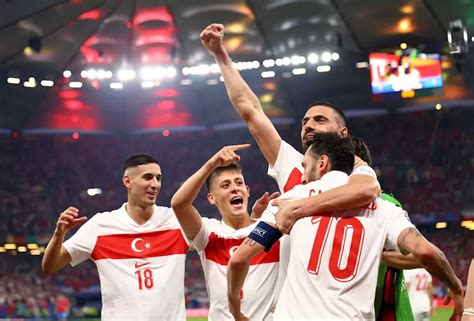 Hakan Calhanoglu EM 2024 Türkei schafft Achtelfinaleinzug mit Hilfe