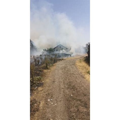 Хеликоптер се включва в гасенето на голям горски пожар в Карловско