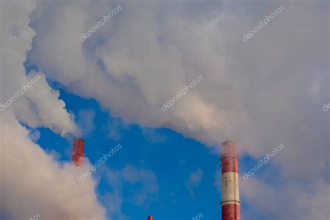 Humo Del Tallo Tuber A De Calor Combinado Y Central El Ctrica