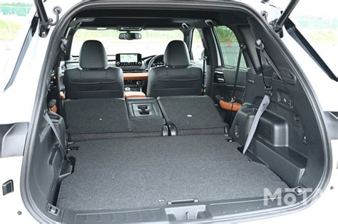【新型アウトランダーphevのベースグレードとエクリプスクロスphevの最上級グレード比較】価格差約11万円も、内装の使い勝手や先進安全装備を