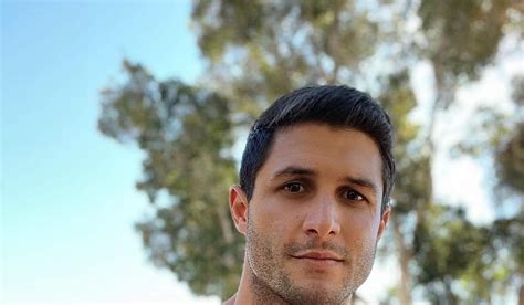 Uom HOMBRES DE PELO EN PECHO