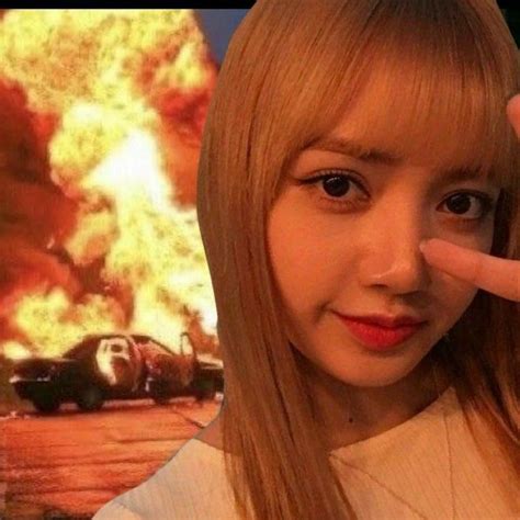 Pin Di 𝚁𝚘𝚜𝚒𝚎 Su Lalisa Mas
