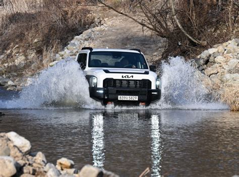 사진으로 보는 시승기 ‘험로가 일상이라면 선택은 타스만…안락한 픽업의 반전매력[배우근의 생활형시승기] Zum 뉴스