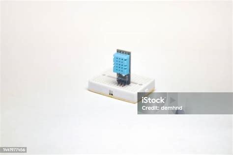 Un Sensor Dht11 Un Sensor De Temperatura Y Humedad Incrustado En Una