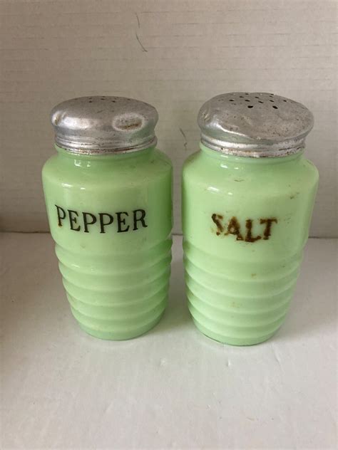 Vintage Jeanette Uranium Glass Jadeite Salt And Pepper Shakers Etsy