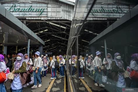 KAI Buka Pemesanan Tiket 34 Kereta Tambahan Untuk Natal Dan Tahun Baru