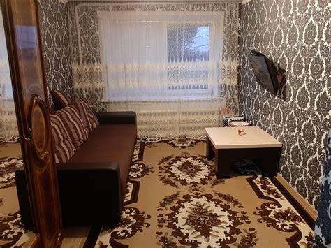 Софія робила з донькою Юлею уроки коли з роботи повернувся чоловік Анатолій прийшов як завжди