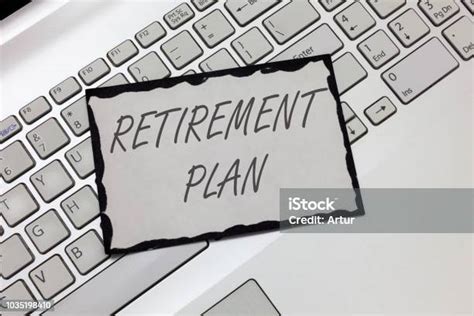 은퇴 계획을 보여주는 글을 참고 비즈니스 사진 보여주는 작업을 종료 하는 때 그것을 사용 하려면 돈을 절약 0명에 대한 스톡 사진 및 기타 이미지 Istock