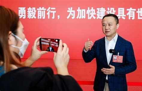 稳增长、扩内需、促销费 上海市人大代表徐晓亮建言：推动上海时尚产业快速发消费本土发展