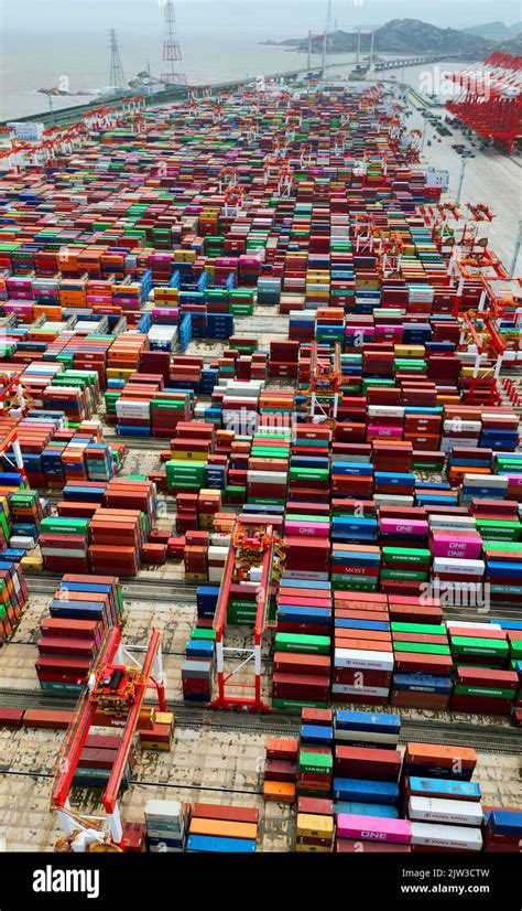 Shanghai China September 3 2022 Multiple Container Ships Perform Intensive Loading And
