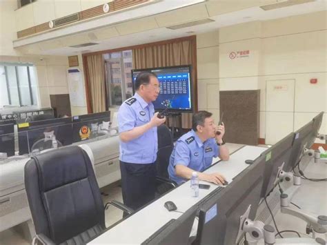 南宁交警为临盆孕妇开启“生命救护绿波”机制铁骑温度指挥中心
