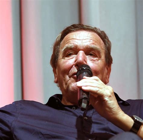 Ex Kanzler Gerhard Schröders neue Liebe und seine alten Gewohnheiten