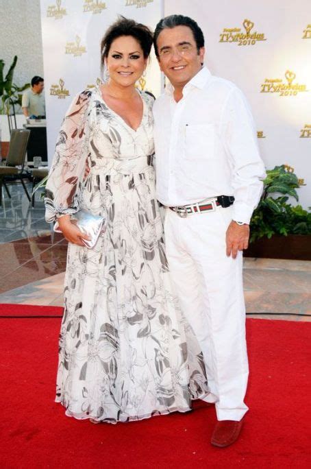 Mara Patricia Castañeda And Vicente Fernandez Jr Photos News And