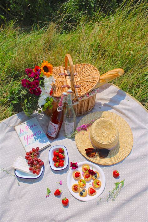 🍓🧈🍯 Charcuterie Picnic Romantic Picnic Food Picnic Date Food