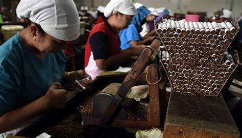 Cukai Naik Simak Daftar Lengkap Harga Rokok Per Januari 2022 Bisnis