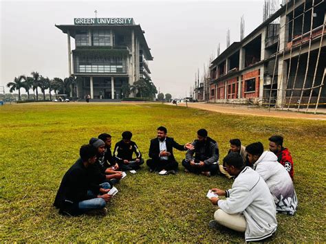 গ্রীন ইউনিভার্সিটি অব বাংলাদেশ এর শিক্ষার্থীদের মাঝে ৩১ দফা ও ছাত্রদলের ইতিহাস ঐতিহ্য সম্বলিত