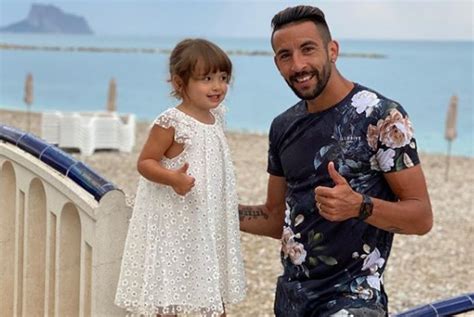 Mauricio Isla compartió tiernas fotografías junto a su hija Luz Elif Tecache cl