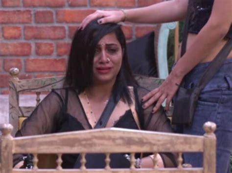 Bigg Boss 11 Arshi Khans Publicist Sues Gehana Vasisth For Rs 1 Crore