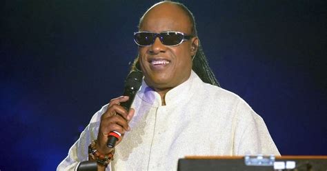 Rare Moment When Stevie Wonder Takes Off Sunglasses Mid Speech Goes Viral