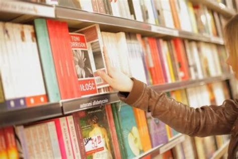 面白い本の探し方（文庫本コーナーの周り方）｜リアル書店を巡ろう！ なつめ読書ノート