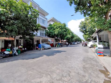 វីឡាកូនកាត់ ខាង Lc2 ក្នុងបុរី ប៉េងហួត ផ្លូវជាតិលេខ 6a ជ្រោយចង្វារ ត្រូវការលក់បន្ទាន់ខ្លាំង