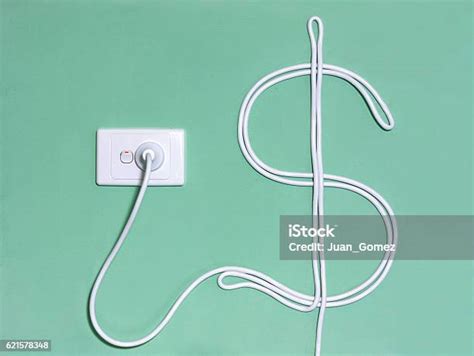 Soket Dinding Listrik Dan Kabel Listrik Dalam Tanda Dolar Foto Stok