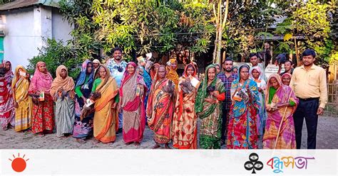 লালমনিরহাটে দরিদ্রদের মধ্যে মুরগি ও সবজির বীজ বিতরণ বন্ধুসভা