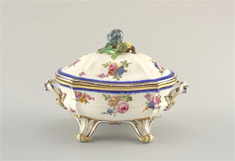 Севрский фарфор: описание, особенности, клейма