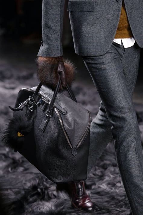 Pin di 🅱erna uğur su men's style | Uomini alla moda, Moda uomo, Borse uomo