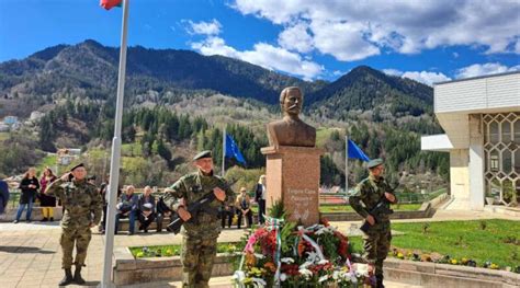 Бюст паметник на Георги Раковски откриха в Смолян Plamak Bg