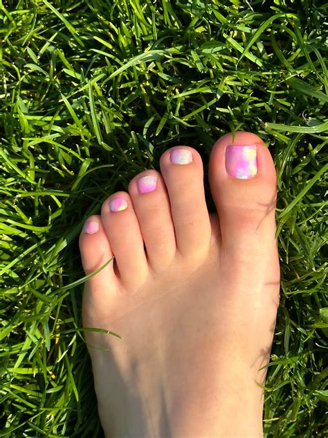 Ali Alitoessoles On Twitter Close Up Of My Toes In The Grass ☺️