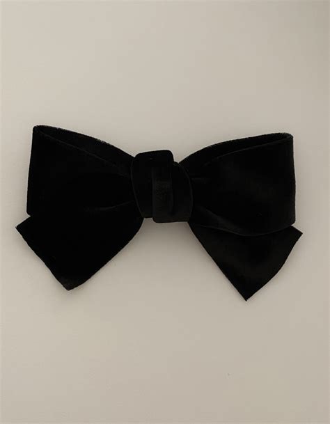 아이로주 데이트룩 추천 슈앤 벨벳 리본 헤어핀 하객룩 리본헤어핀