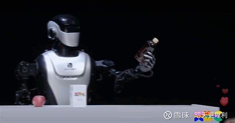 华为人形机器人～夸父 人形机器人成为了华为本届开发者大会的焦点。华为开发者大会20246月21日召开。 现场出现名为“夸父”的人形机器人，展