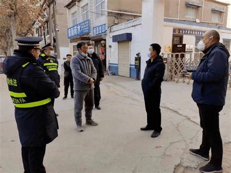 示范区分局查处一起露天焚烧秸秆环境违法行为相关部门执法人员