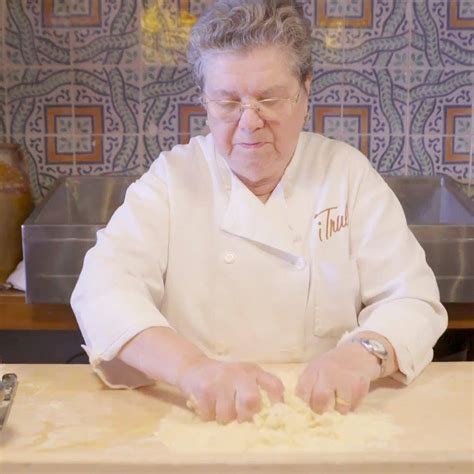 Nonna Dora La Regina Della Pasta A Mano Vive A New York E Ha 83 Anni