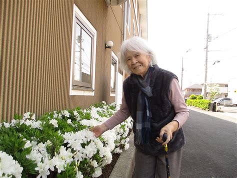 〔にじ・せせらぎの郷〕つつじ ～ ユニット職員掲載 ～｜ぬくもりの里あおえ 特別養護老人ホーム