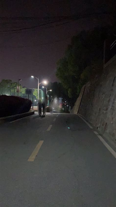 武汉zg On Twitter 陪弟弟吃饭，发现他脖子的 草莓”。他说欲望强，控制不住 不强求克制，享受青春期的欲望。合理的引导，我告诫：1做爱必须戴套，并且保证套不破，如果破了，吃阻断