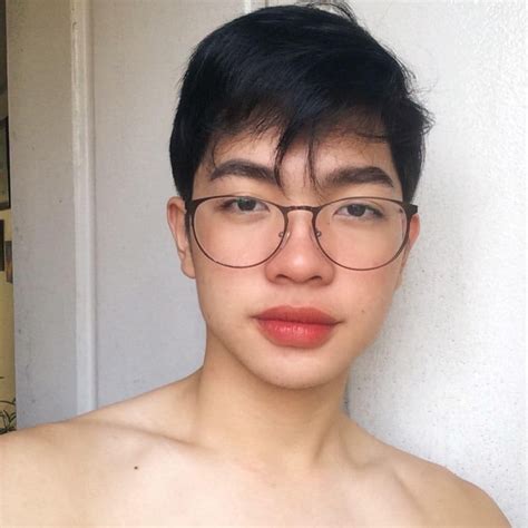 ពុទ្ធោស្មានតែស្រី តារាហ្វេសប៊ុកម្នាក់ ទម្លាយរូបពិត កាលពីមិនទាន់ល្បី ឃើញហើយបាក់ចង្កេះ Khmerload