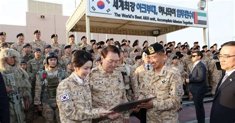 군복 입은 김건희 여사 아크부대 격려공중강하 제일 멋있어