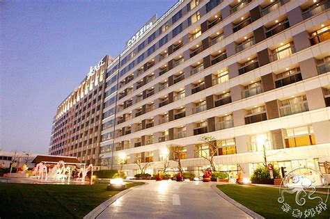【hotel Cozzi 和逸飯店 台南西門館】500坪戶外親子共遊樂園，從白天一直玩到夜晚。 Yahoo奇摩旅遊
