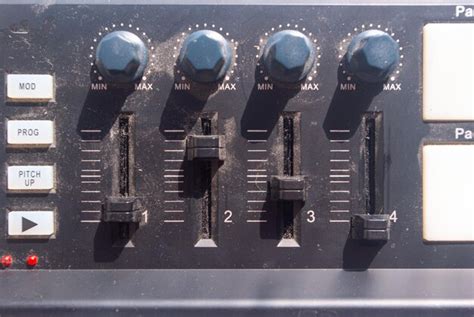 Premium Photo Midi Keyboard Is A Dirty Abandoned Hobby