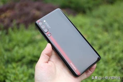 目前最適合玩吃雞的手機：第一款內置散熱風扇，驍龍855大電池 每日頭條