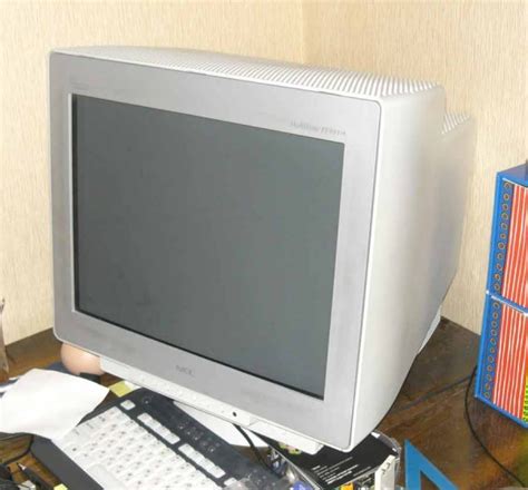 ЭЛТ Монитор 19" NEC MultiSync FE991SB (картинка хромает) в дар (Москва ...