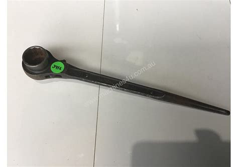 Used Typhoon Tools Podger Wrench 27mm 32mm Typhoon Tools Ratchet Bar