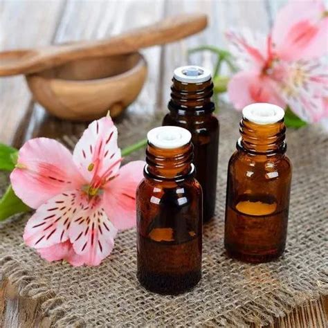 Pale Yellow Liquid Natural Essential Oil For Cosmetic 50 Ml 1 Litre