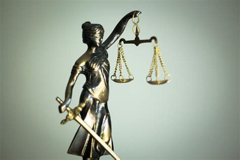 와 여신 테미스의 법적 법률 회사 동상 변호사 사무실에서 정의의 확장 됩니다 0명에 대한 스톡 사진 및 기타 이미지 0명