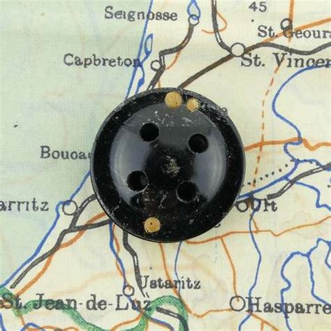 Raf Soe Fly Button Escape Compass
