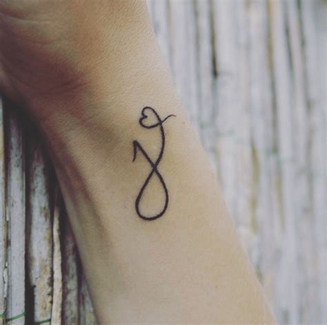 60 Motiv Idéer Och Mallar För Tatueringar Med Bokstaven J Twit Book